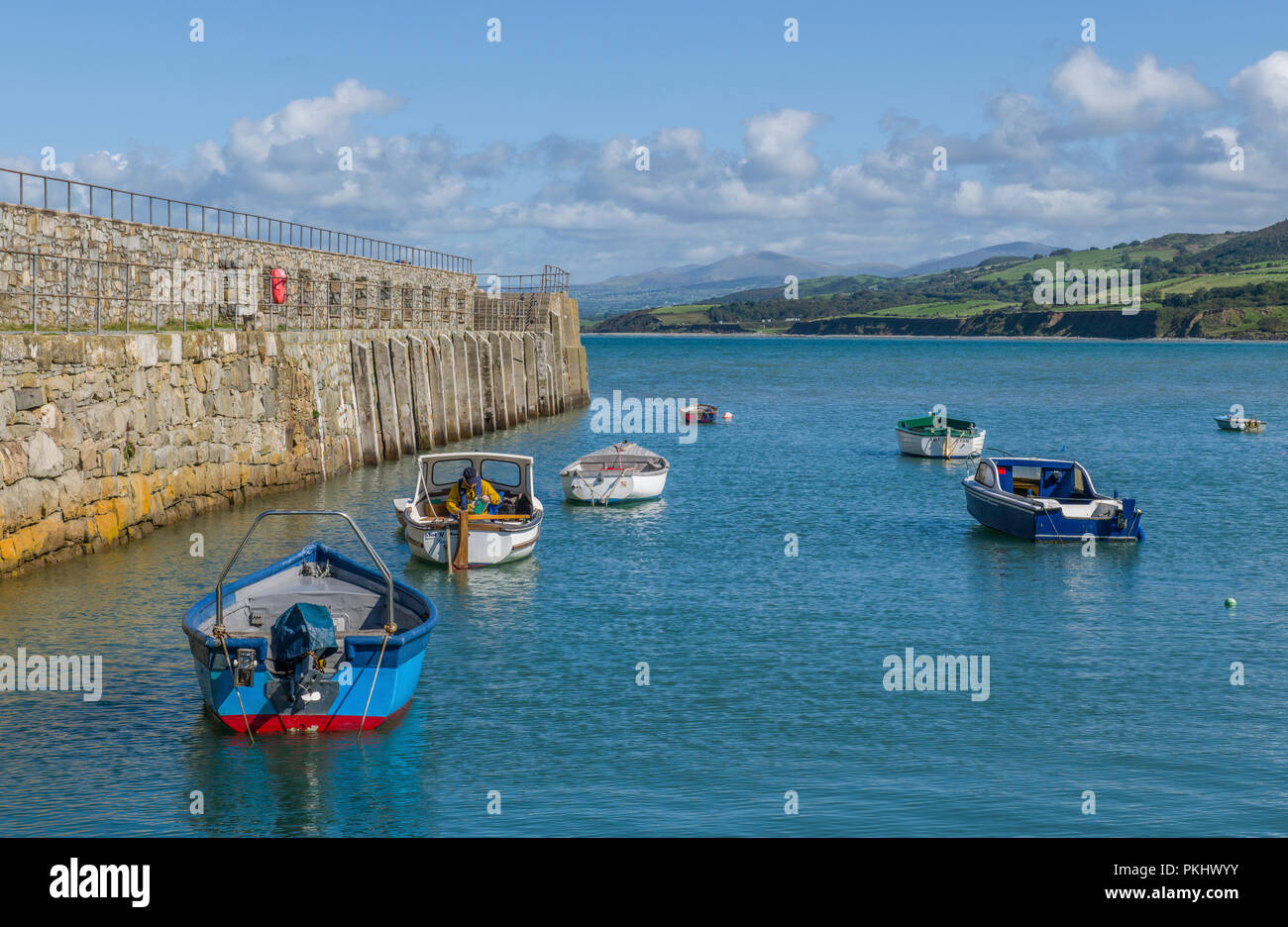 North wales stone wall hi-res stock photography and images - Alamy