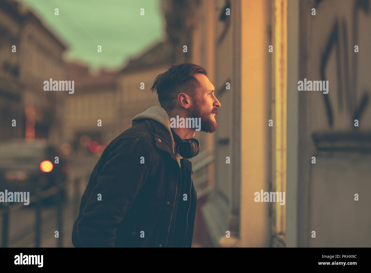 Night Storefront High Resolution Stock Photography and Images - Alamy