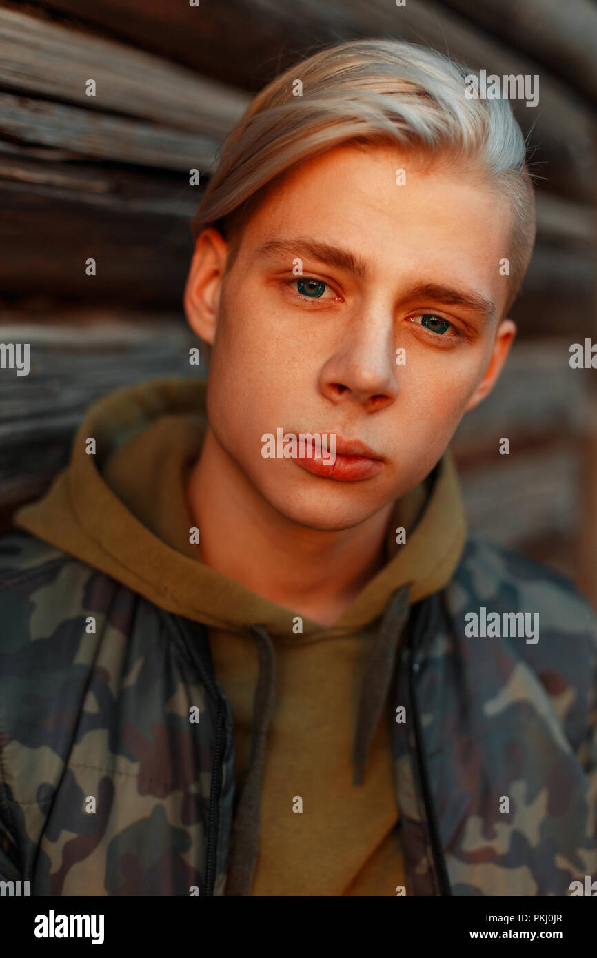 Beautiful men hi-res stock photography and images - Alamy