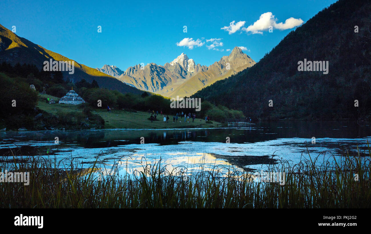 Wood division cuo lake in sichuan province Stock Photo - Alamy