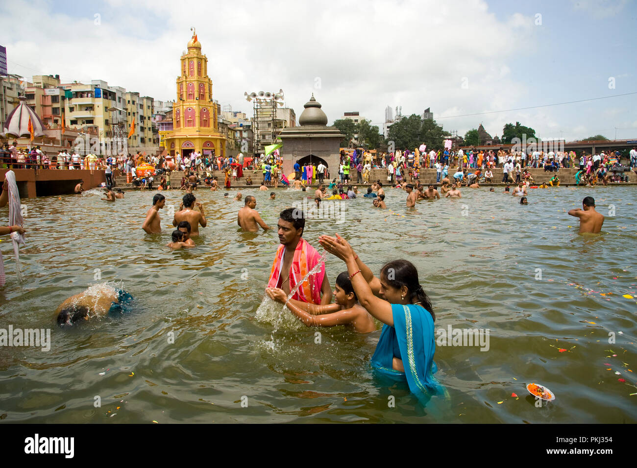 Hindu woman Pilgrims offering prayers at the godavari river ghats ...