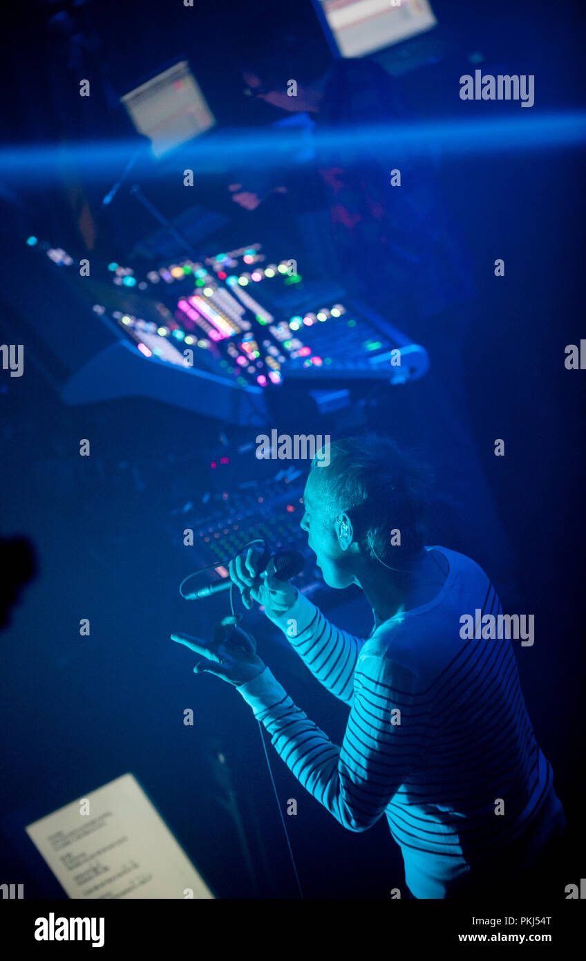 Showcase of the British electronic group Underworld for Studio Brussel ...