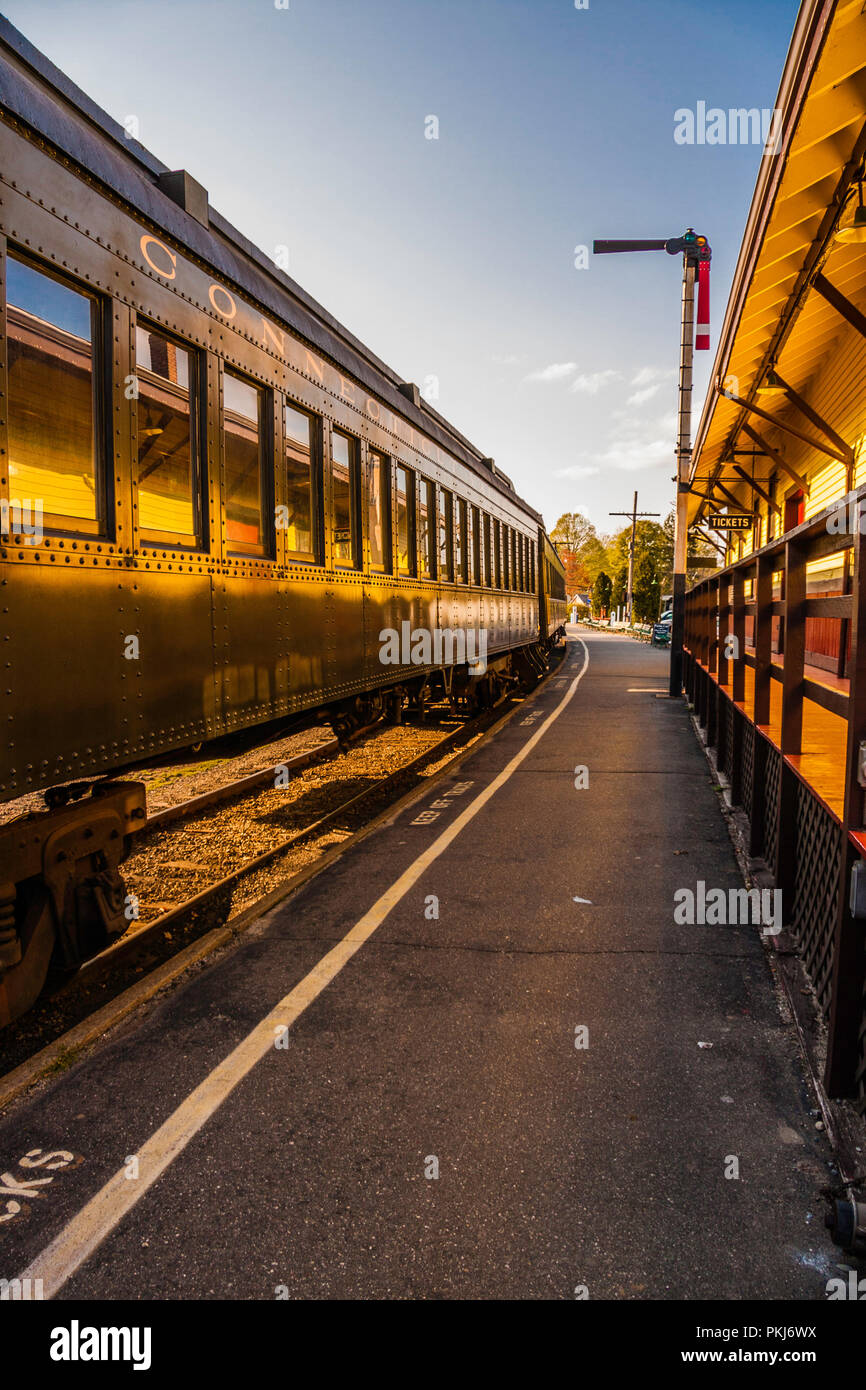 Essex steam train and riverboat hi-res stock photography and images - Alamy