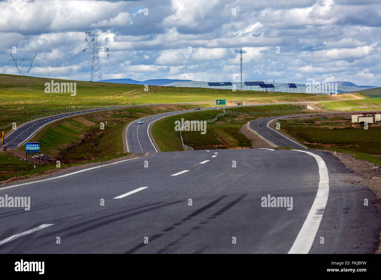 Qinghai province highway Stock Photo - Alamy
