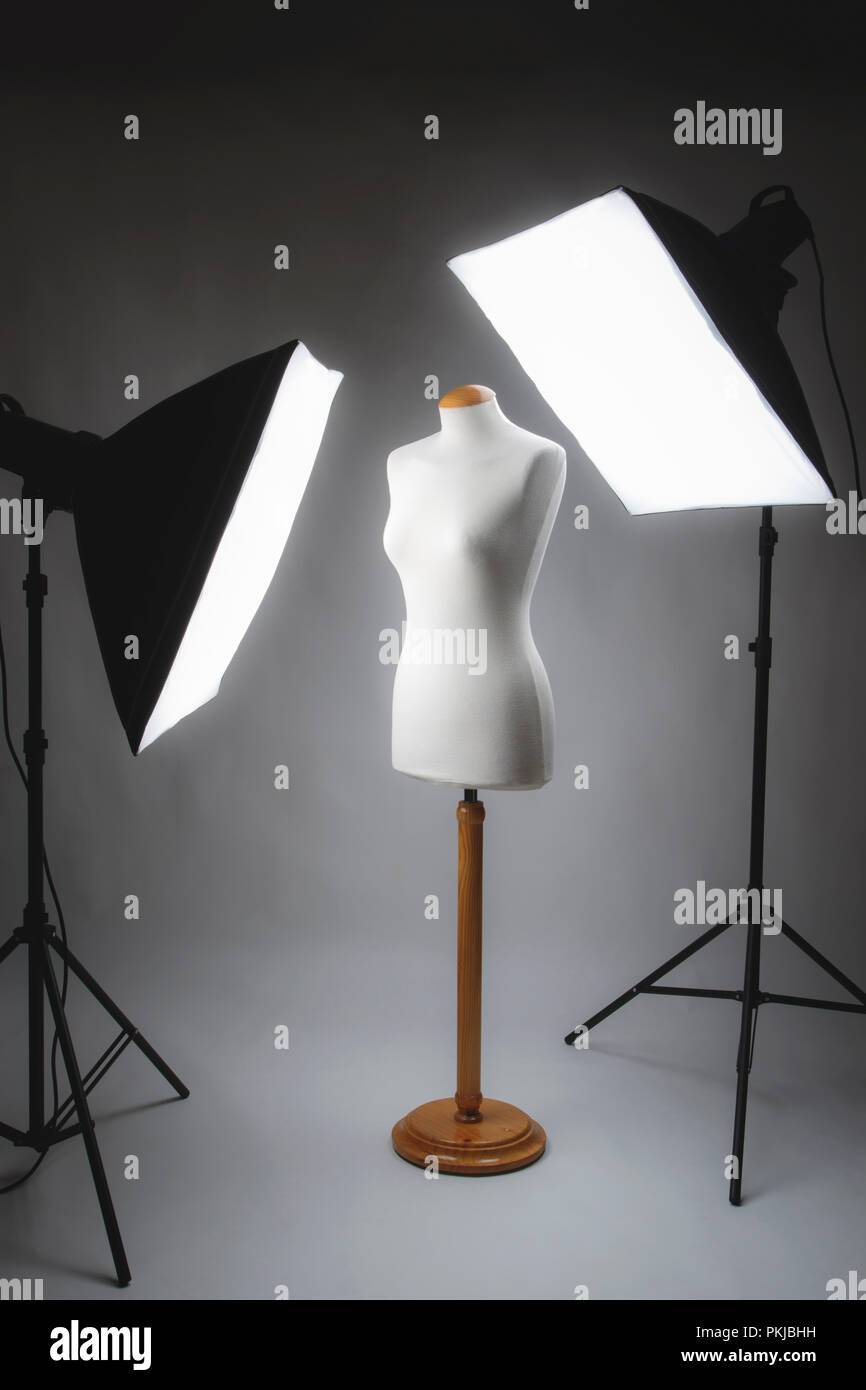 female mannequin and studio lights Stock Photo - Alamy