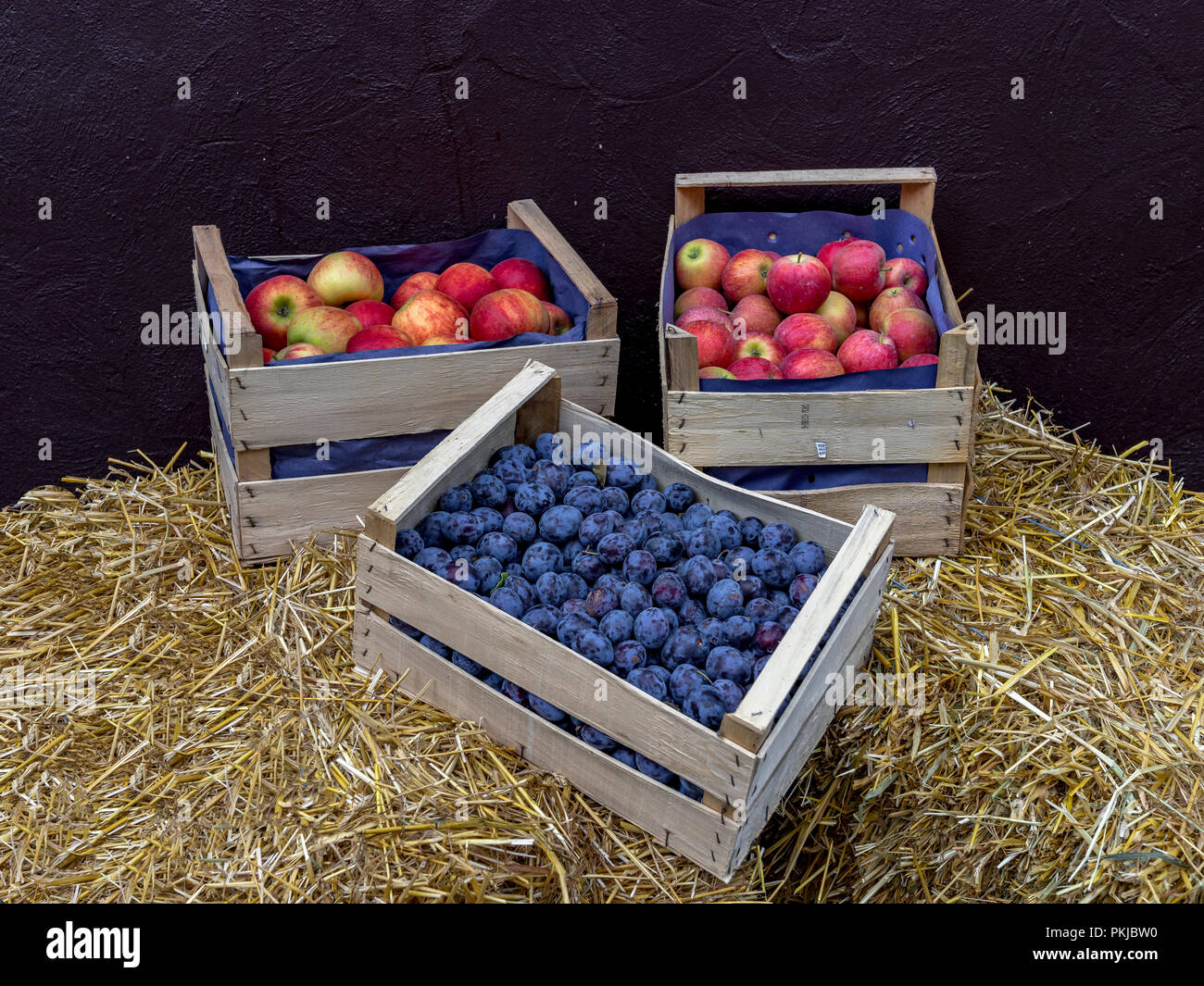 Apple product boxes hi-res stock photography and images - Alamy
