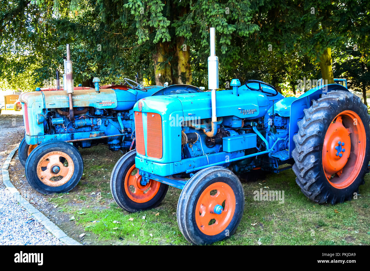 Vintage blue tractor hi-res stock photography and images - Alamy