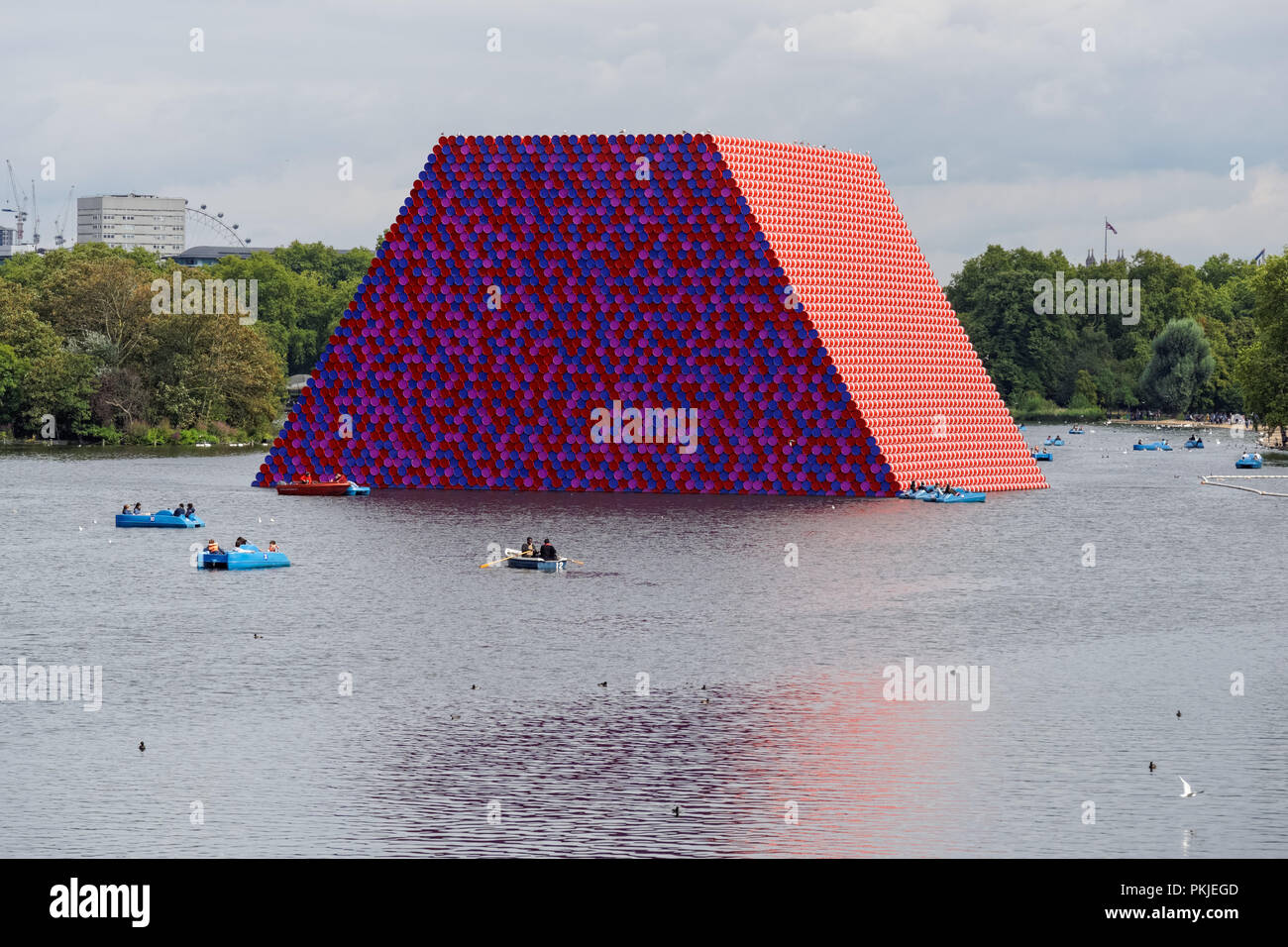 The London Mastaba, floating art installation by the artist Christo, on ...