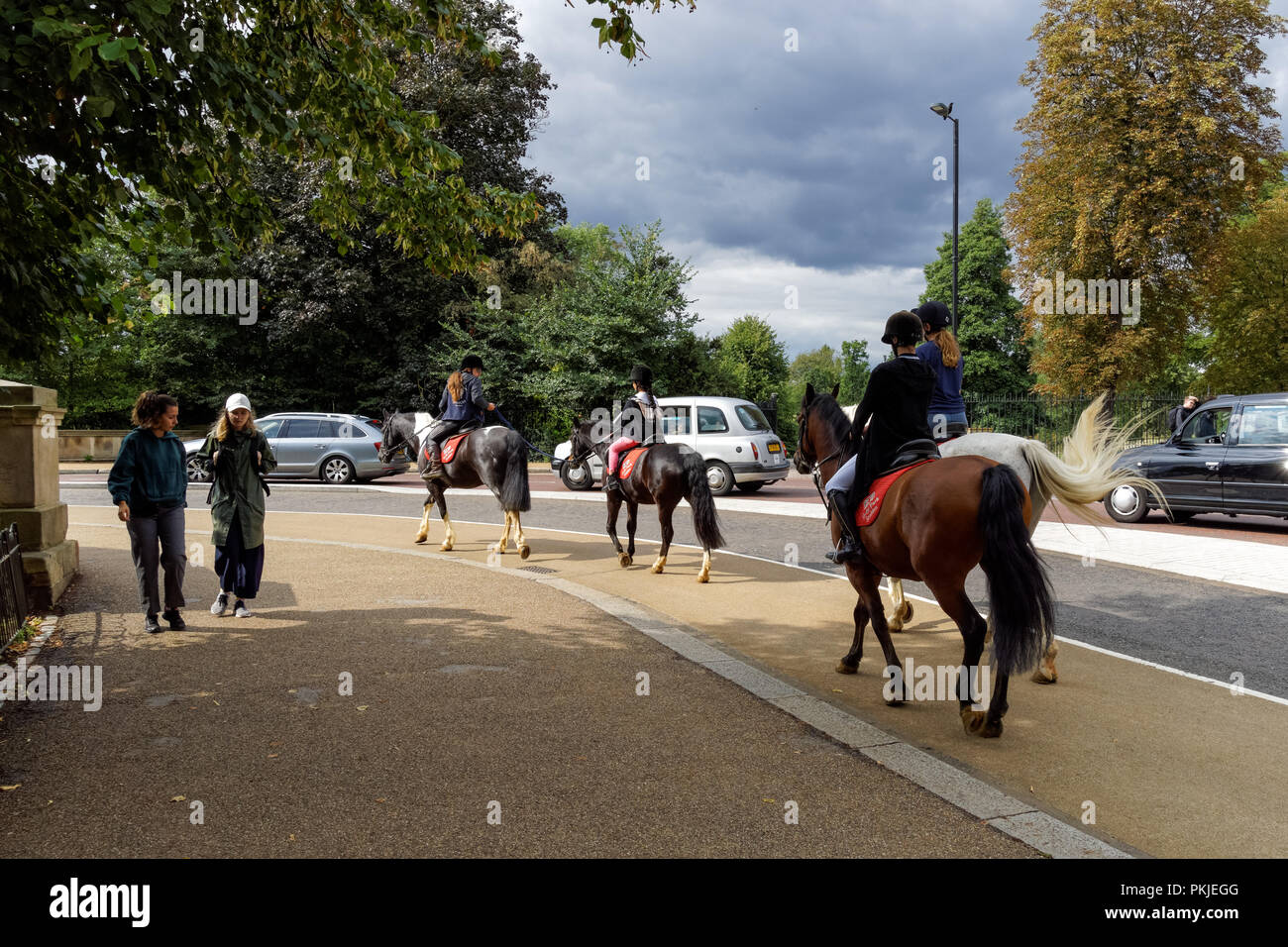 Horse riding children hi-res stock photography and images - Alamy
