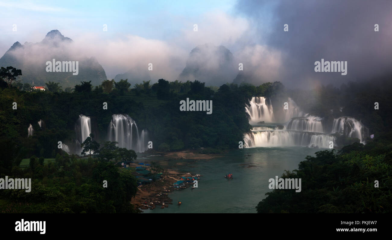 Guangxi detian waterfall Stock Photo - Alamy