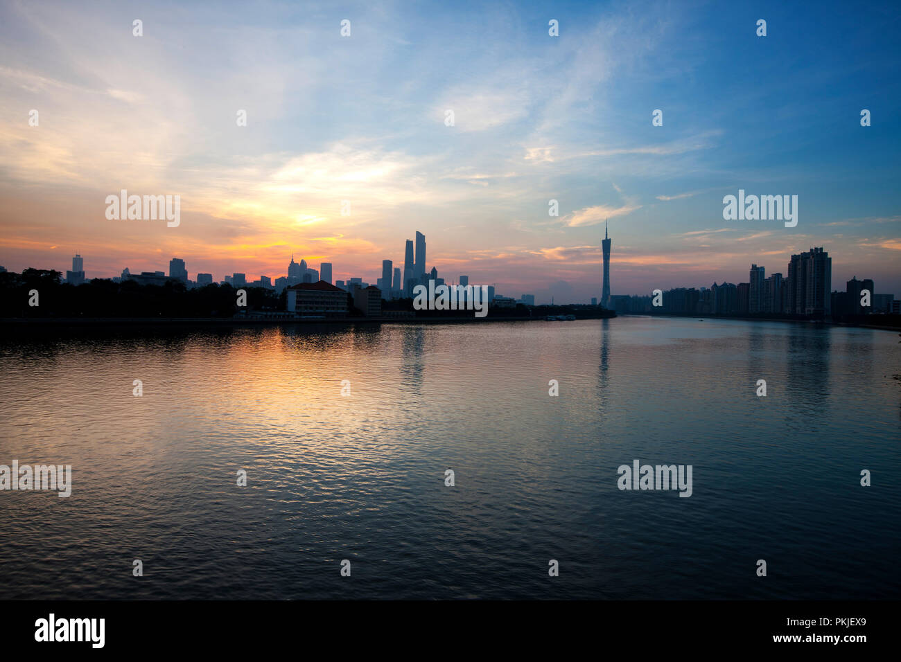 Sunset guangzhou city pearl river hi-res stock photography and images ...