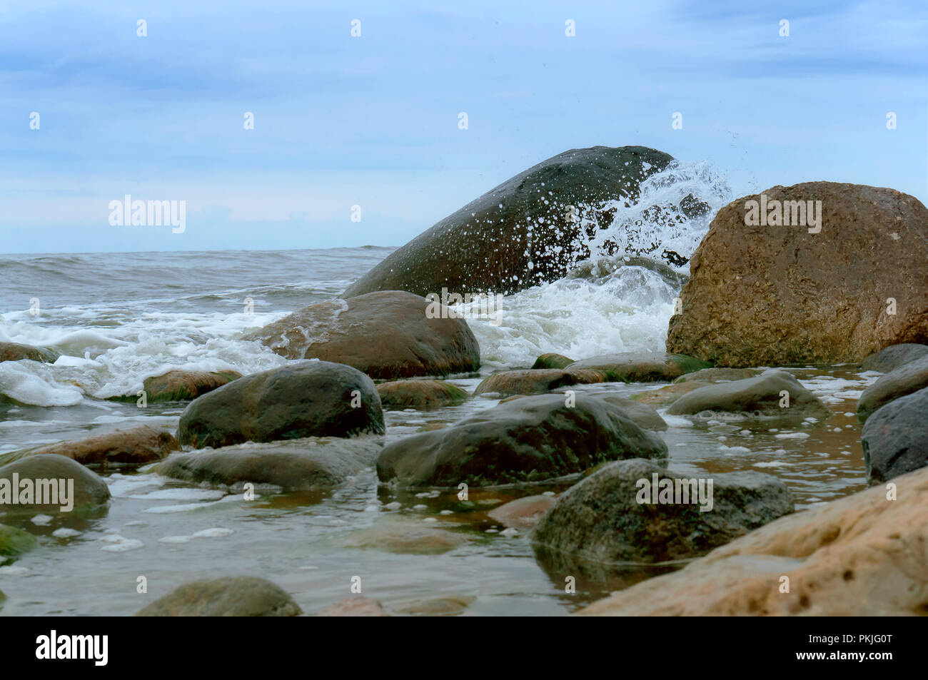 Ocean wave breaks on rocks hi-res stock photography and images - Alamy