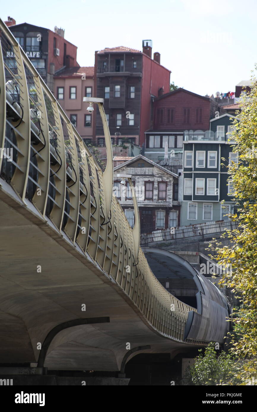 Tren metro hi-res stock photography and images - Alamy