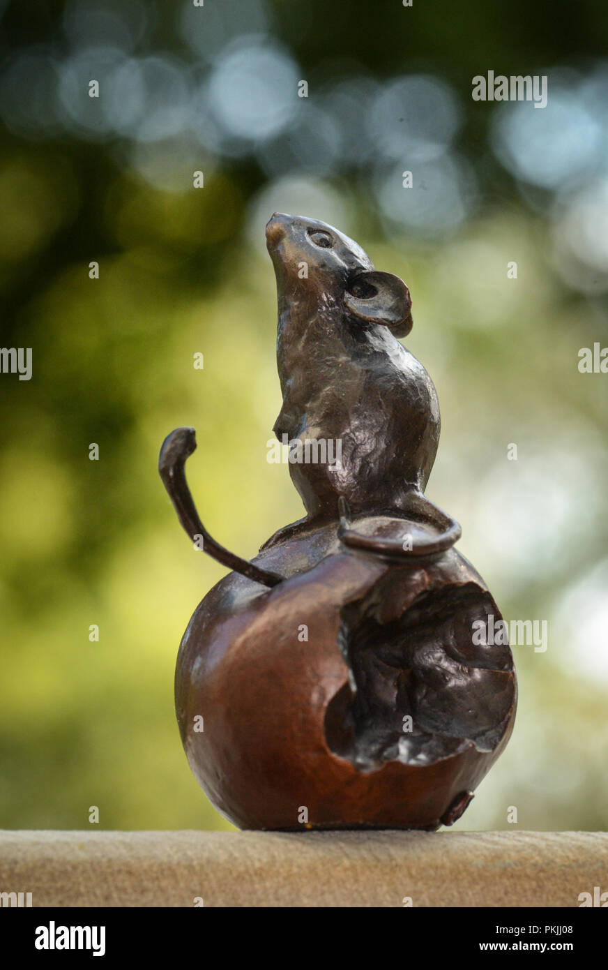 Mouse sculpture hi-res stock photography and images - Alamy