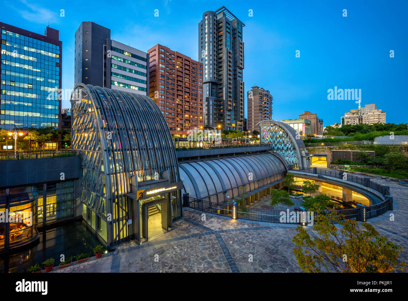 Daan forest park hi-res stock photography and images - Alamy