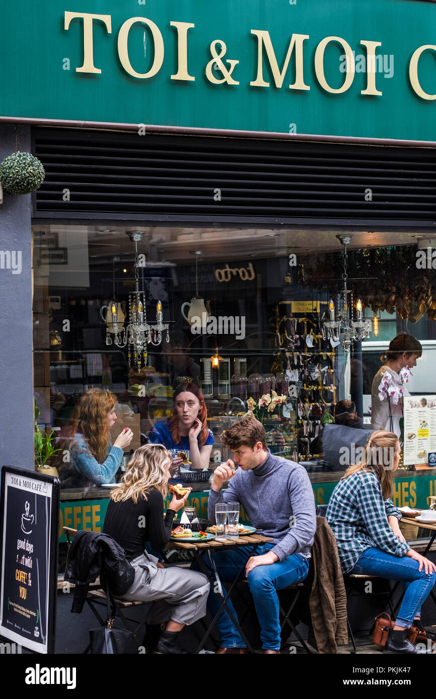 People at tables outside of Toi & Moi Café, Soho, London, England, U.K ...