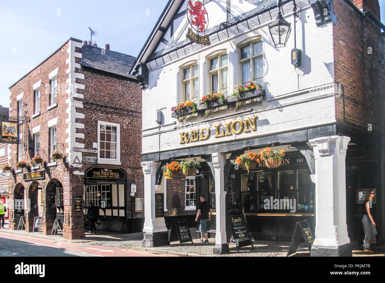 Chester, England - 16th August 2016: The Red Lion and Pied Bull public ...