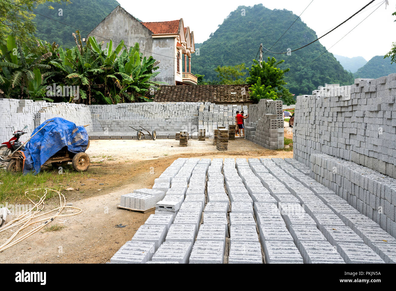 The workers are producing concrete bricks texture Stock Photo - Alamy