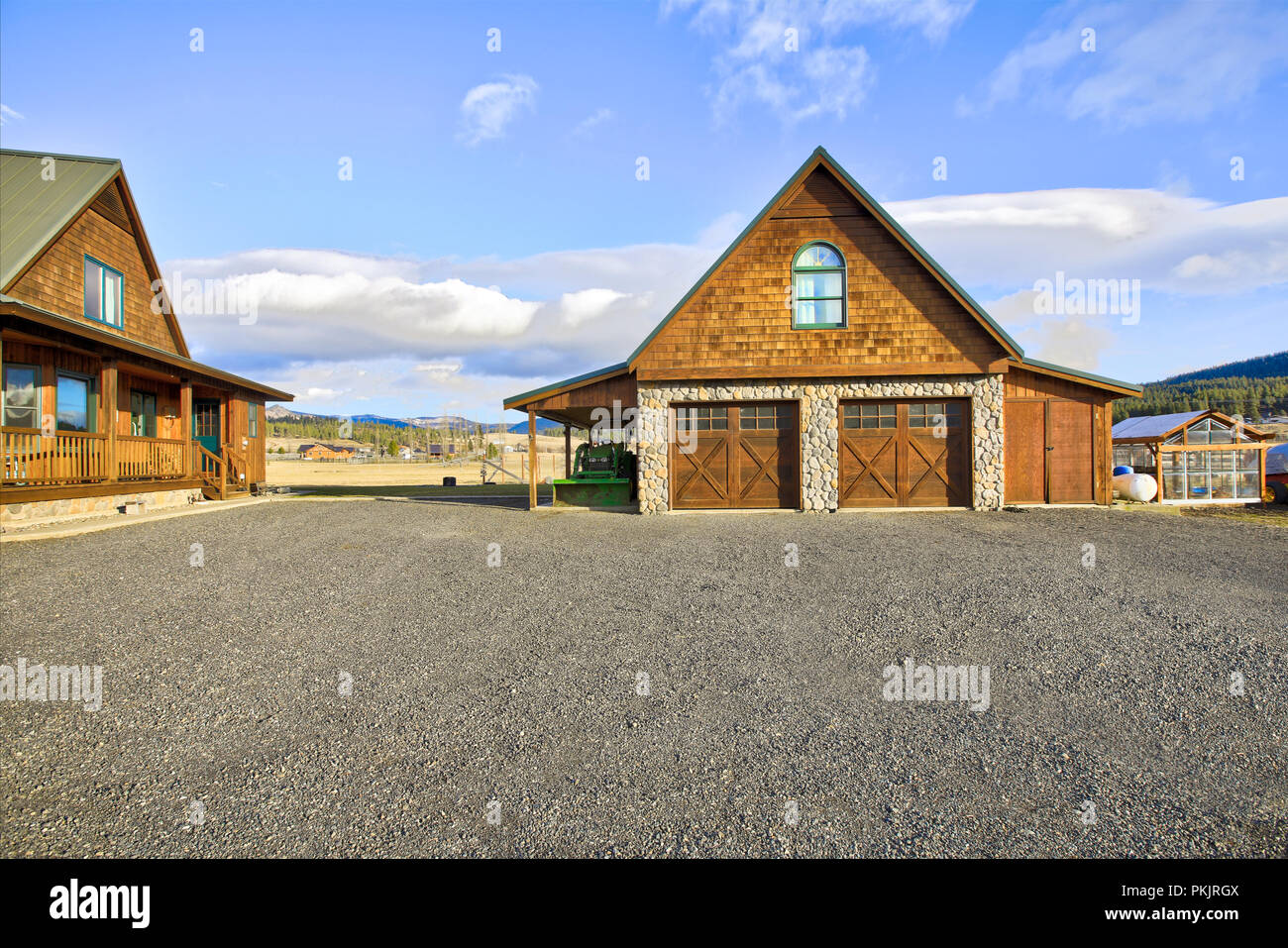 Stone ranch house exterior hi-res stock photography and images - Alamy