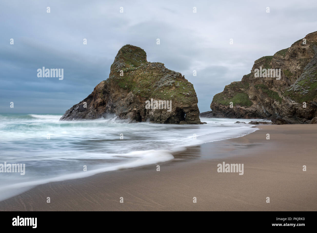 Whipsiderry cliffs hi-res stock photography and images - Alamy