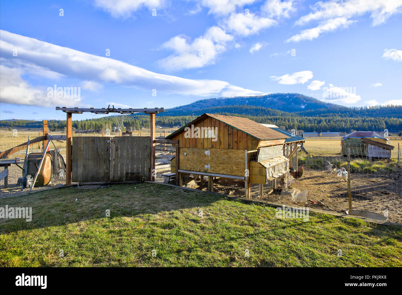Farming house exterior hi-res stock photography and images - Alamy