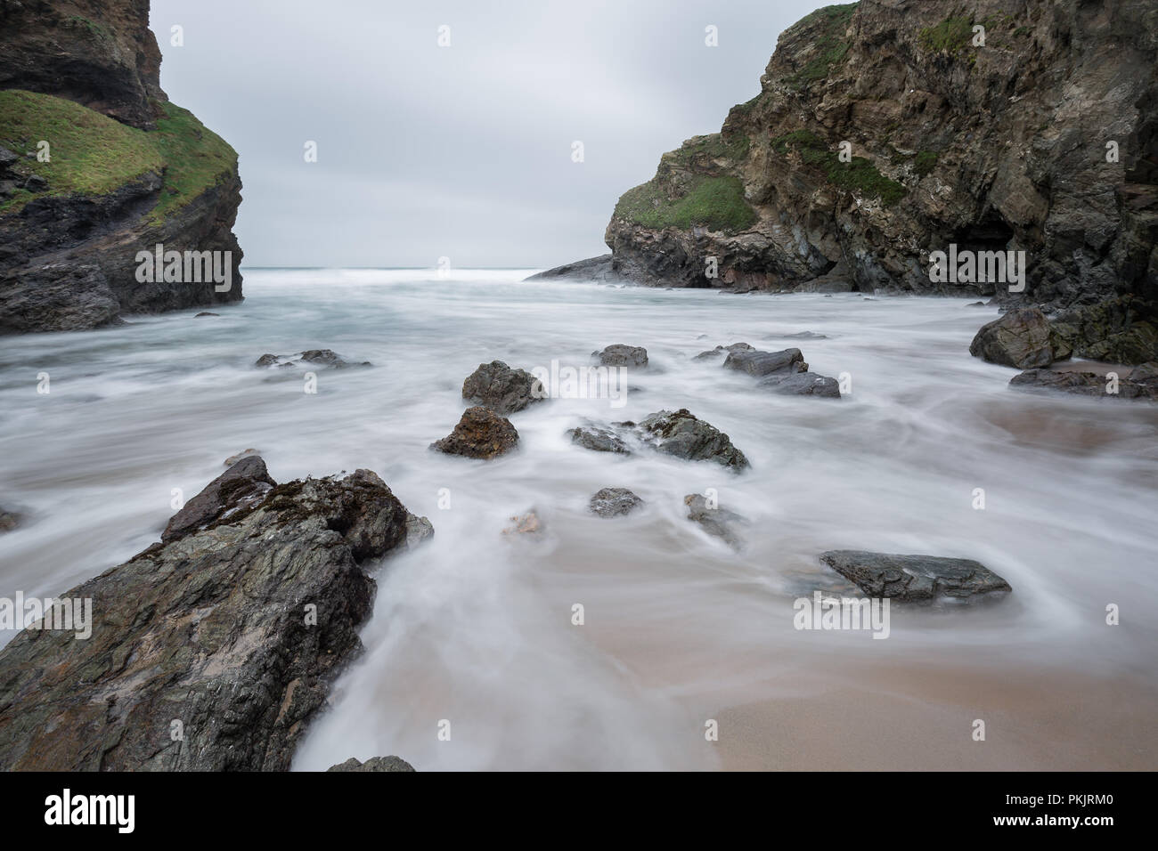 Rocky Foreshore, Whipsiderry Beach, Porth, Newquay, Cornwall Stock ...