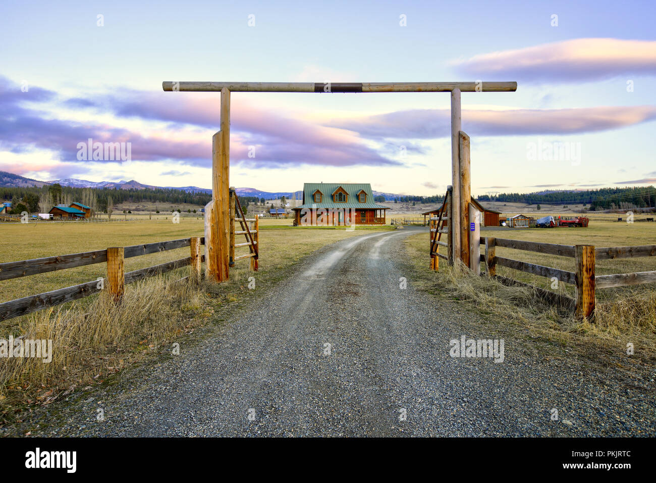 Ranch style house hi-res stock photography and images - Alamy