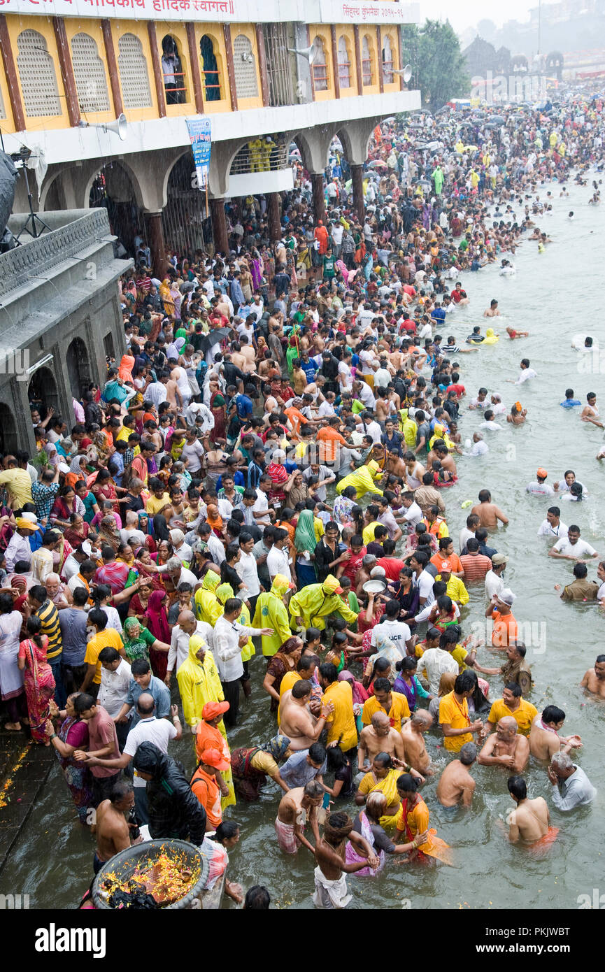 Crowd of Hindu devotees for taking Holy Dip in kumbha mela at nashik ...