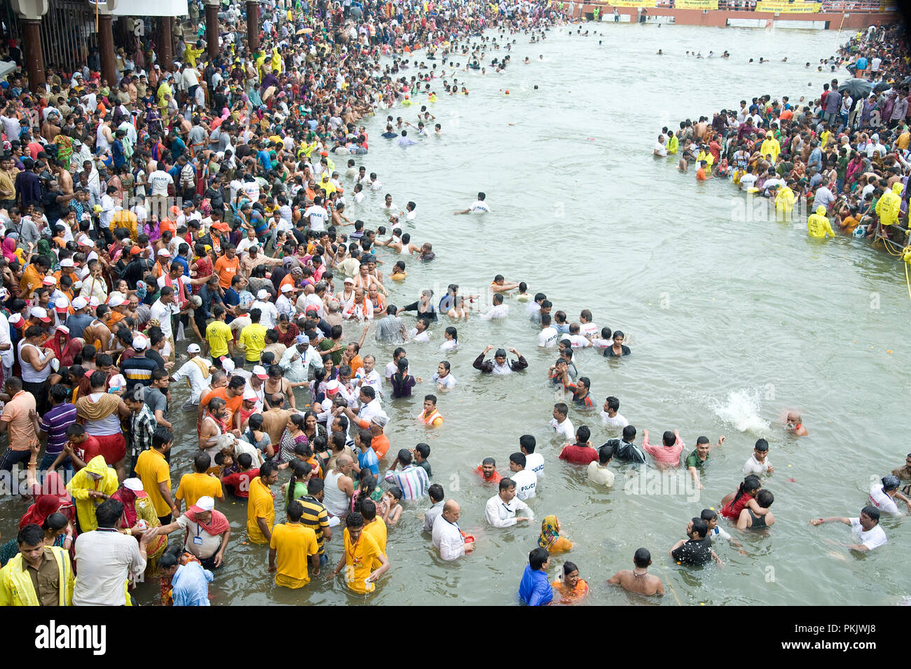 Hindu pilgrims taking holy dip hi-res stock photography and images - Alamy