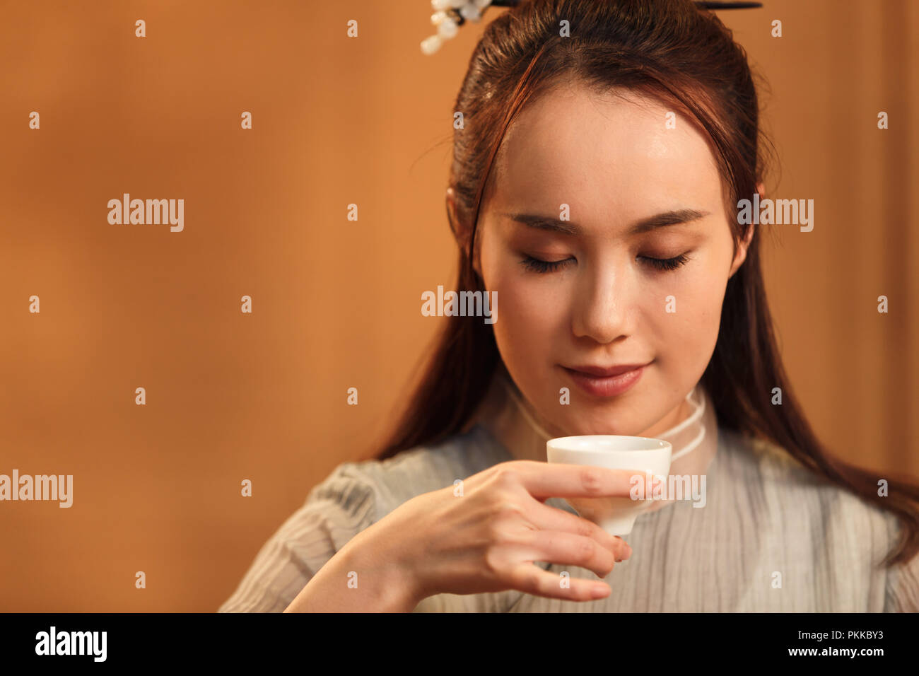 Young women drinking tea Stock Photo - Alamy
