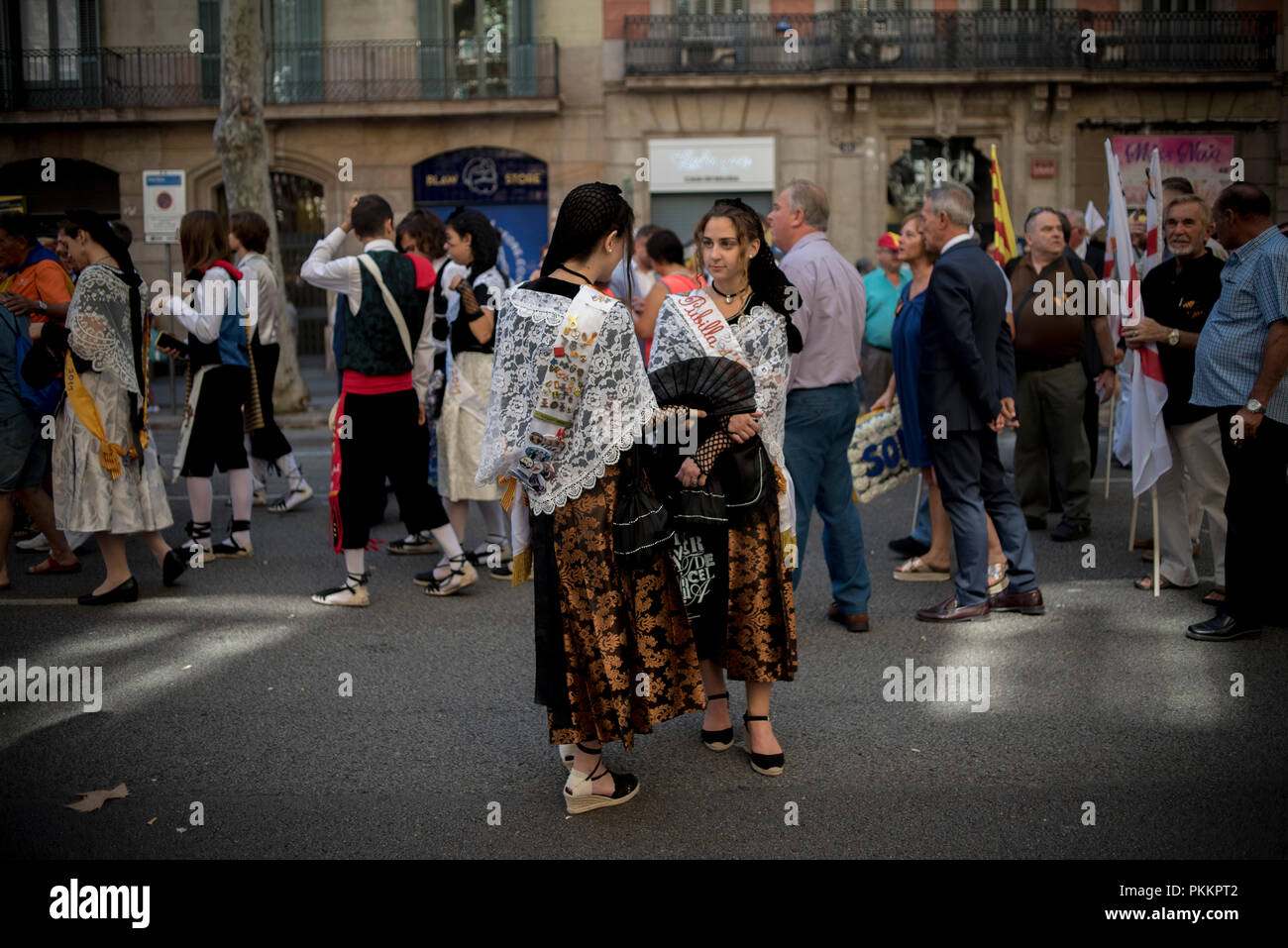 Catalan women costumes hi-res stock photography and images - Alamy