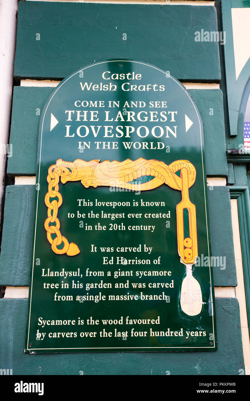 A sign for the world's largest love spoon outside a Welsh shop in ...