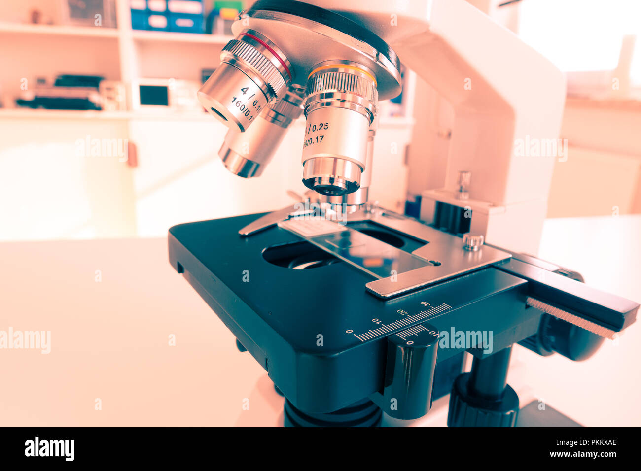 Light microscope slide hi-res stock photography and images - Alamy