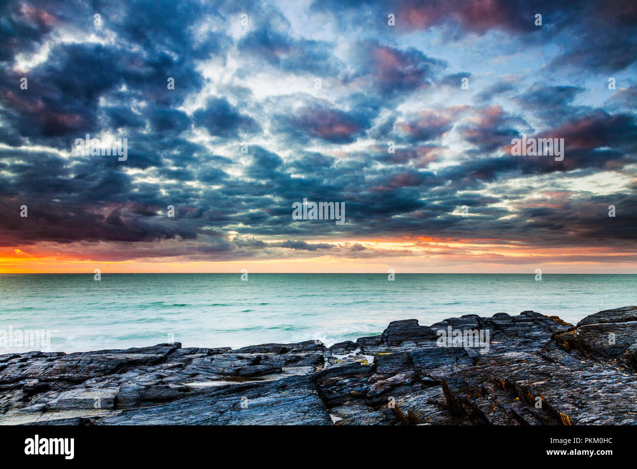 Coastal sunset view hi-res stock photography and images - Alamy
