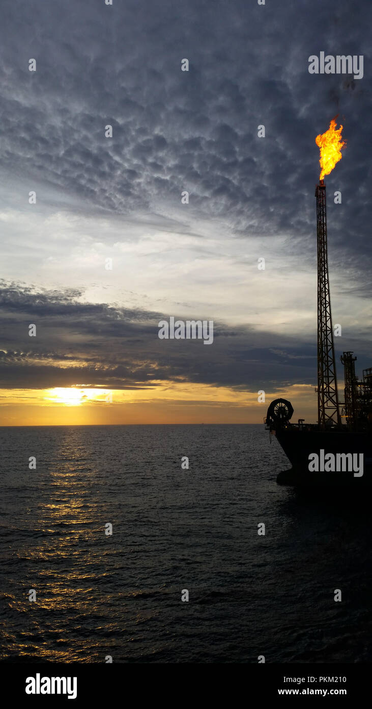 Oil & Gas offshore FPSO Oil Rig Stock Photo - Alamy