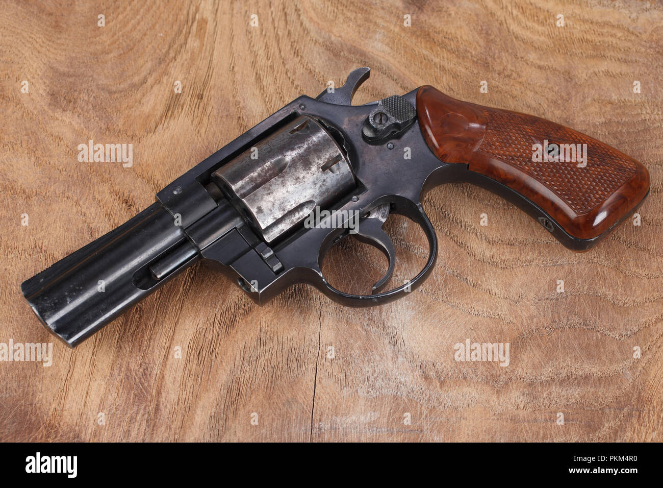 Revolver with ammunition on the wooden background Stock Photo - Alamy