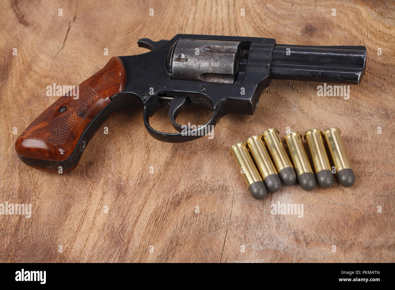 Revolver with ammunition on the wooden background Stock Photo - Alamy