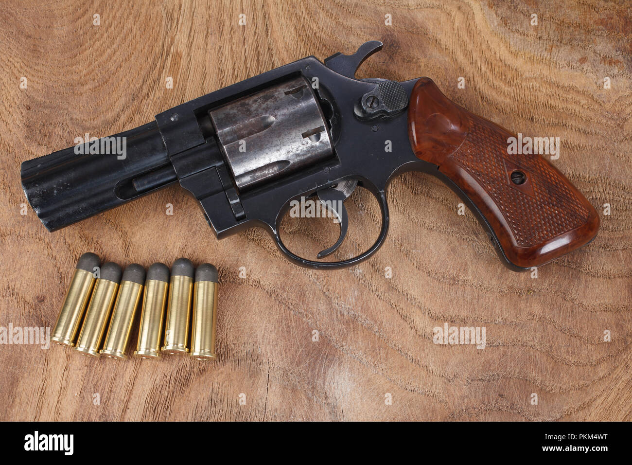 Revolver with ammunition on the wooden background Stock Photo - Alamy