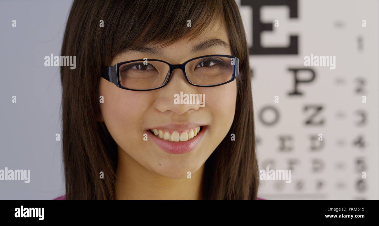 Chinese optometrist hi-res stock photography and images - Alamy