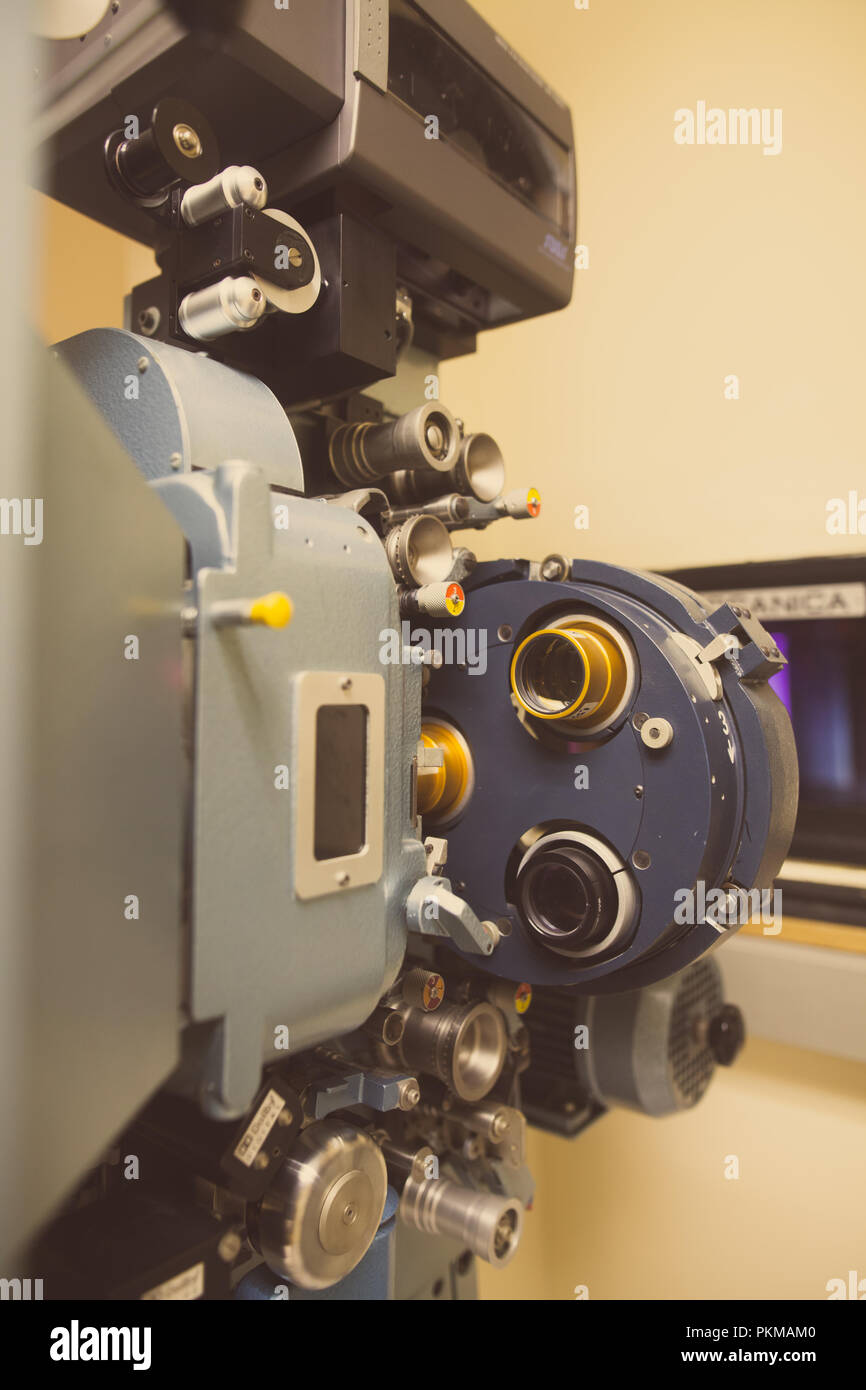 Cinema hall projector beam hi-res stock photography and images - Alamy