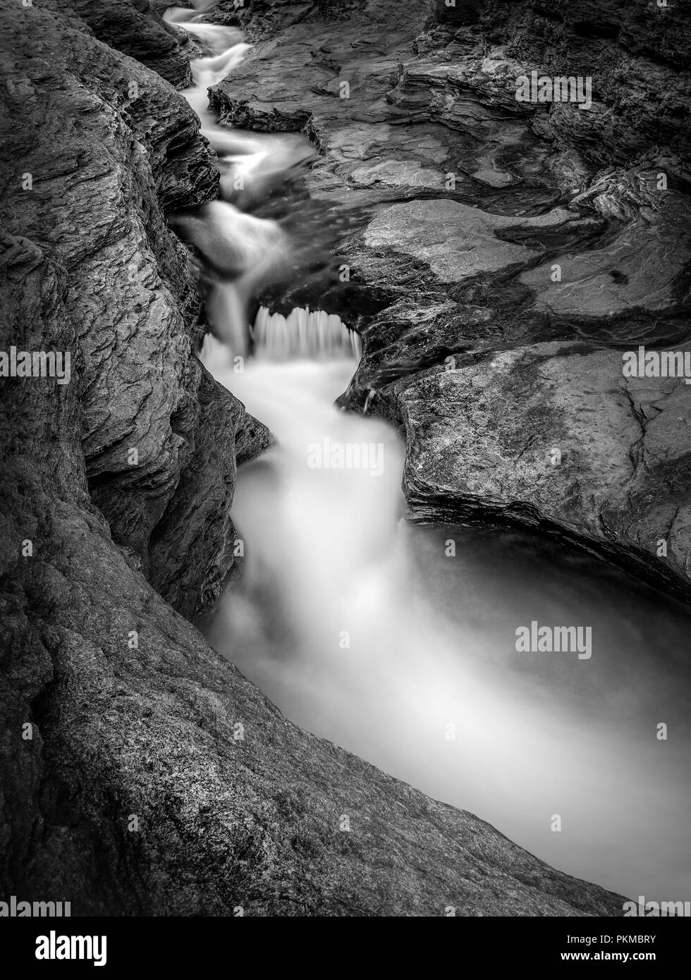 Meandering stream through rocks, Trebarwith Strand, Cornwall Stock ...