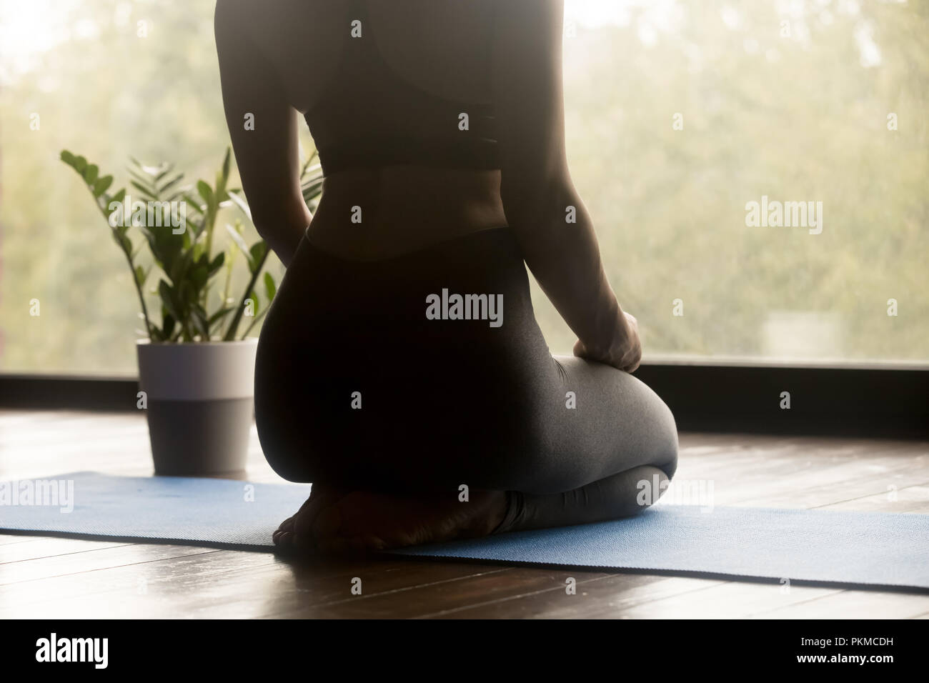 Seiza position hi-res stock photography and images - Alamy