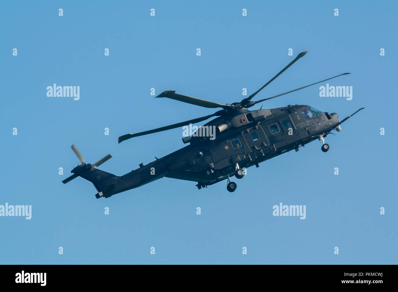 Elicottero black hawk hi-res stock photography and images - Alamy