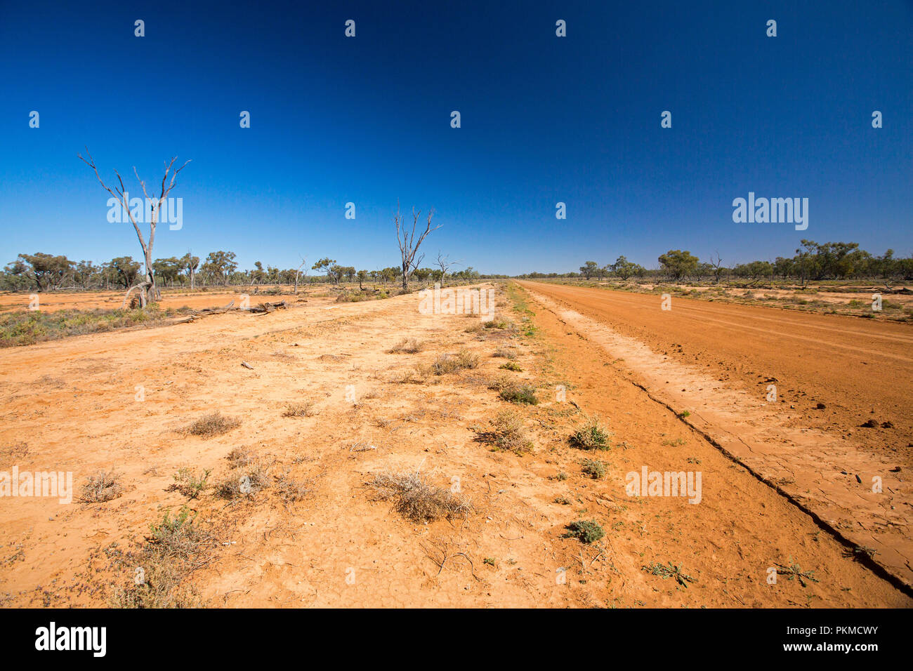 Remote sparse australia outback hi-res stock photography and images - Alamy