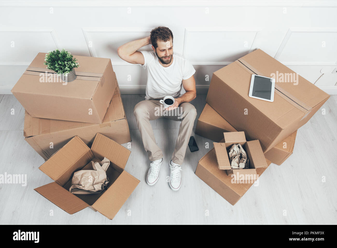 Man moving packing boxes hi-res stock photography and images - Alamy