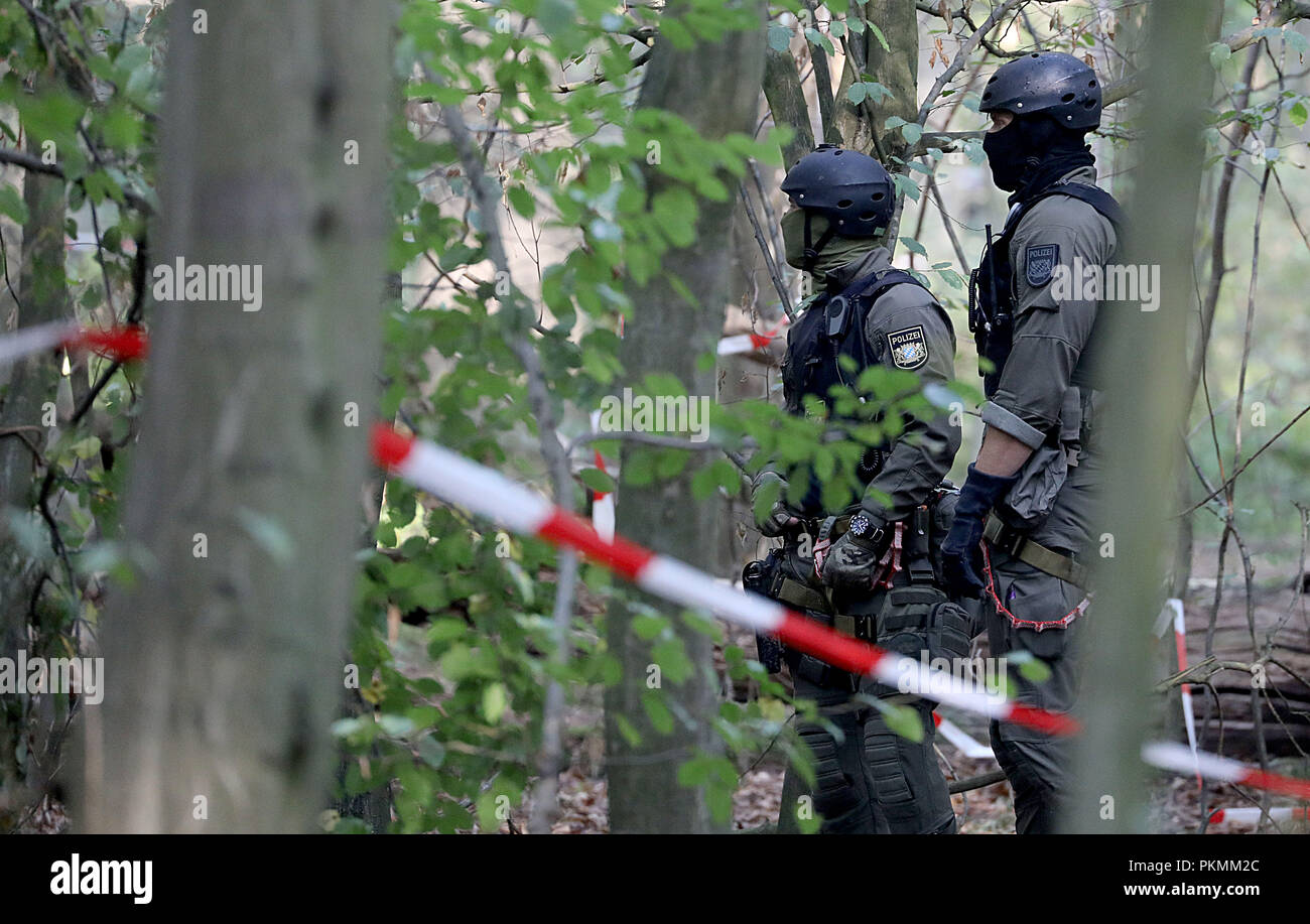 14 September 2018, North Rhine-Westphalia, Kerpen: Police special ...