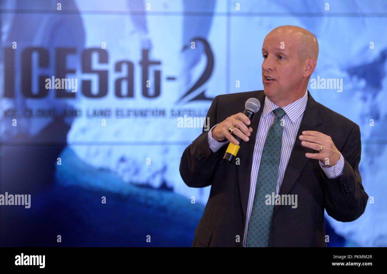 Tim dunn nasa hi-res stock photography and images - Alamy