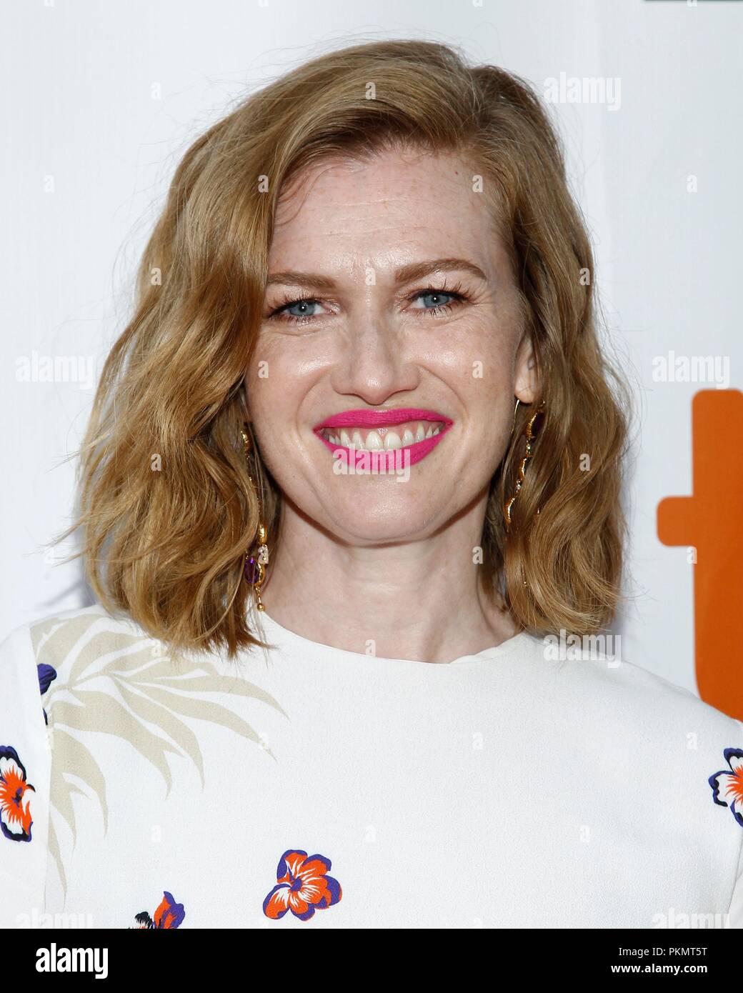 Mireille enos portrait hi-res stock photography and images - Alamy
