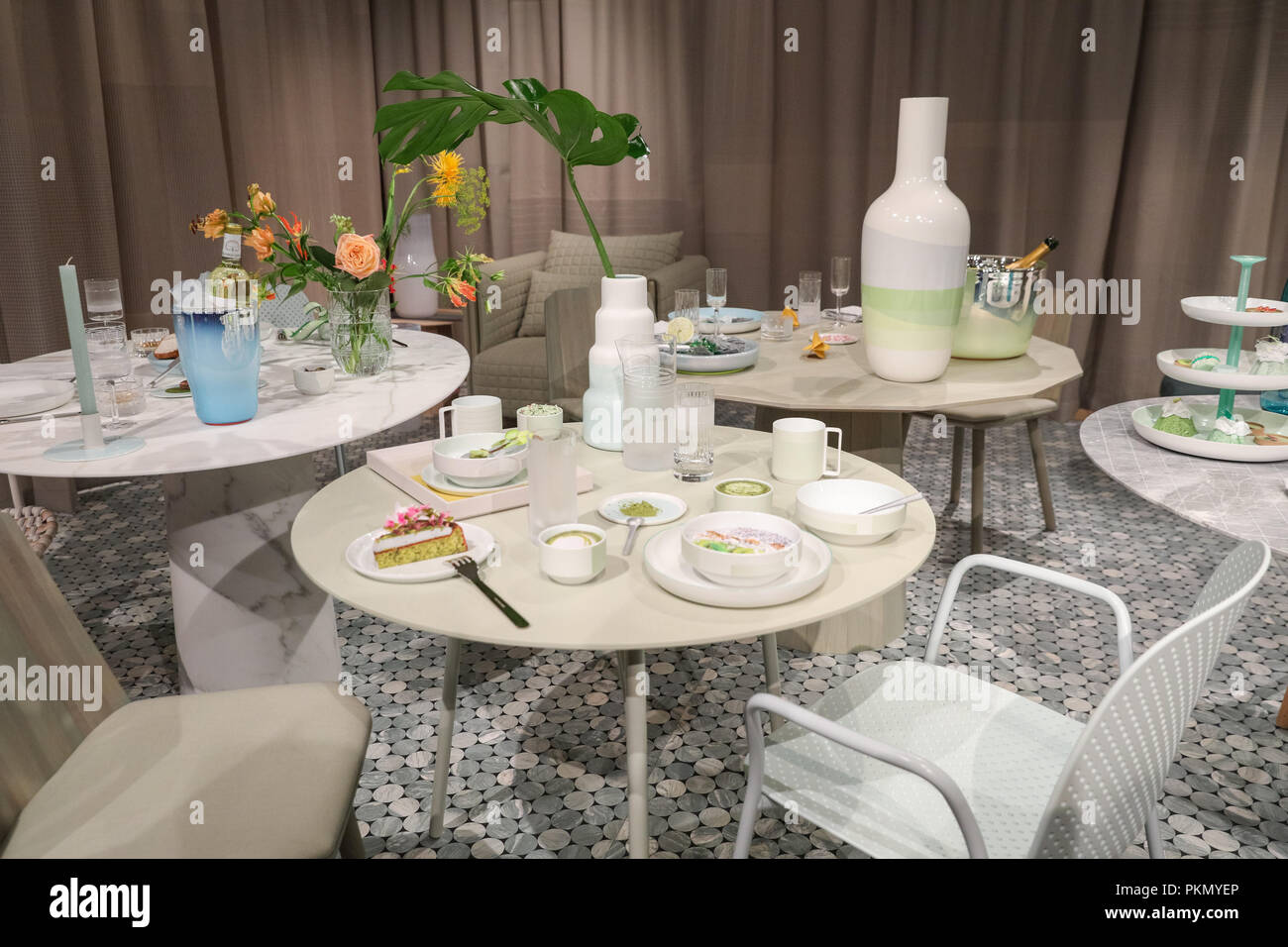 Tea display piccadilly london hi-res stock photography and images - Alamy