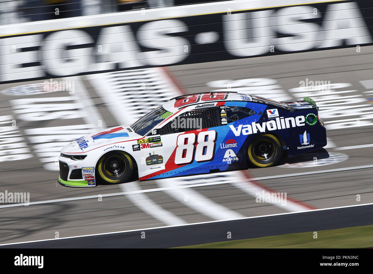 Las Vegas, Nevada, USA. 14th Sep, 2018. Alex Bowman (88) brings his ...